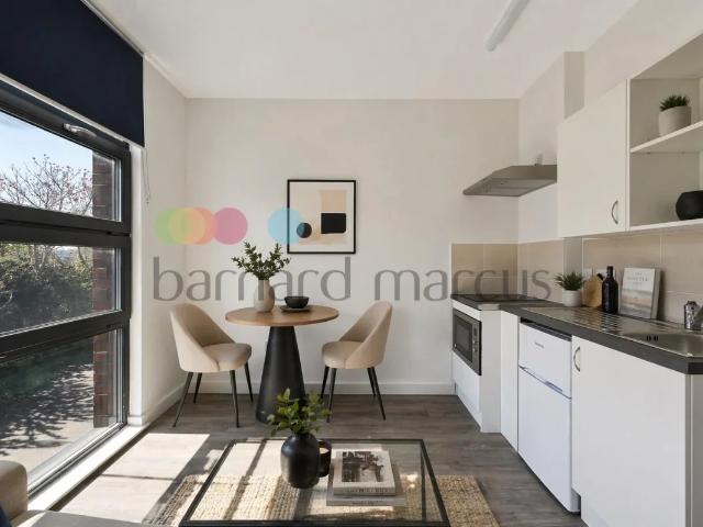 Room at Purley Way, Greater London