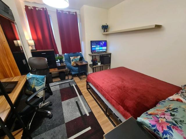 Room at Purley Way, Greater London