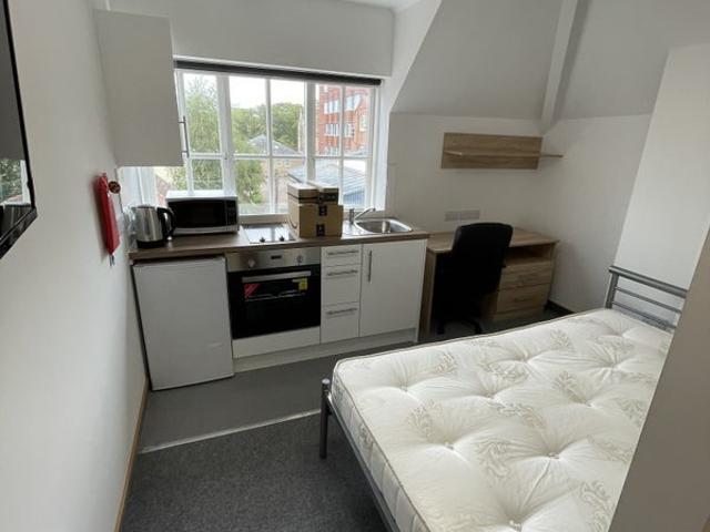 Room at Putney Road, Leicester