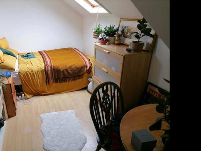 Room at Pyecombe Corner, Greater London