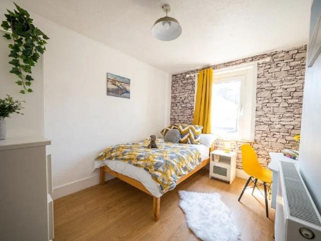 Room at Pains Road, Portsmouth