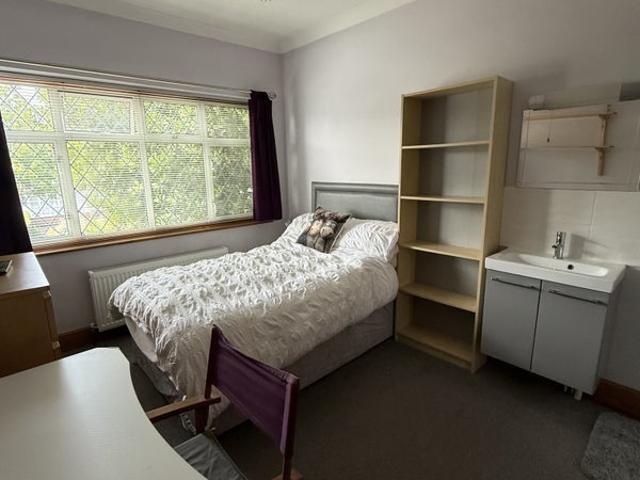 Room at Palmer Avenue, Greater London