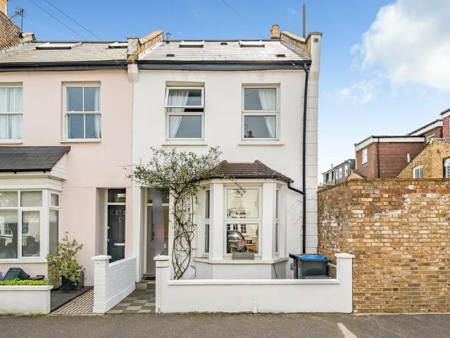 Room at Palmerston Grove, Greater London