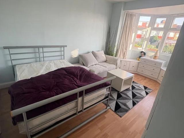 Room at Palmers Green, Stoke on Trent