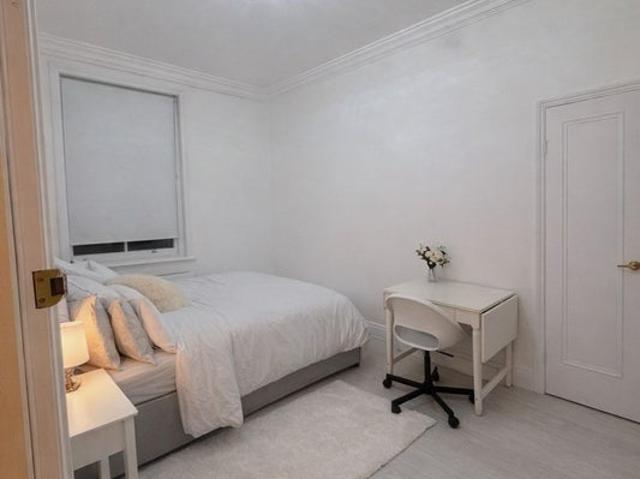 Room at Palace Gate, Greater London