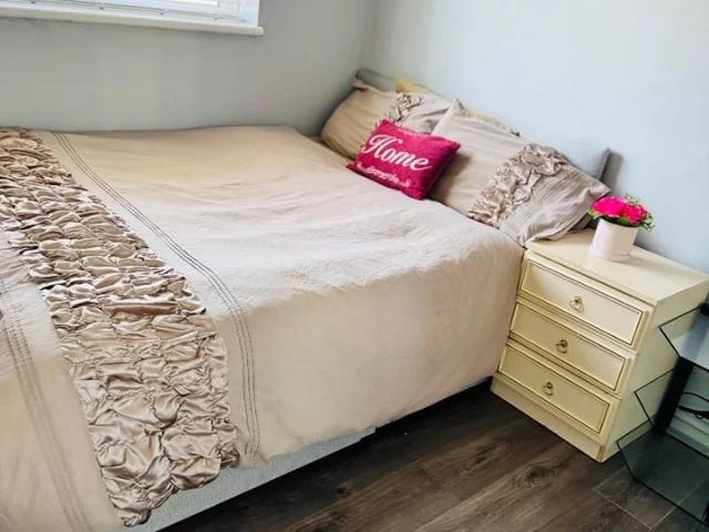 Room at Panadown, Basildon
