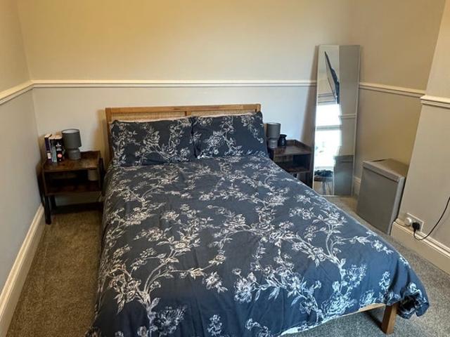 Room at Paradise Street, Rugby
