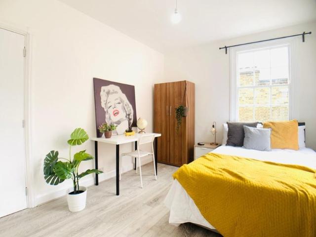 Room at Parfett Street, Greater London
