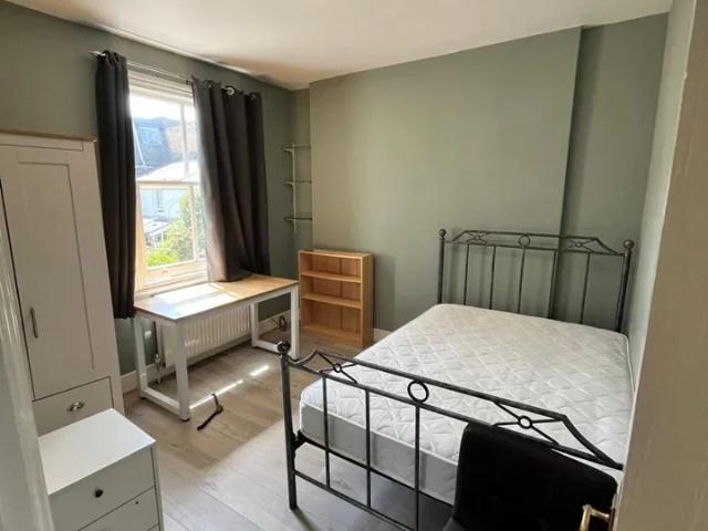 Room at Parkville Road, Greater London