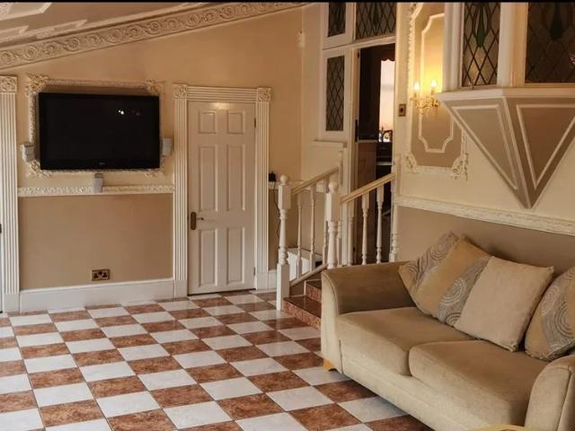 Room at Parkway, Greater London