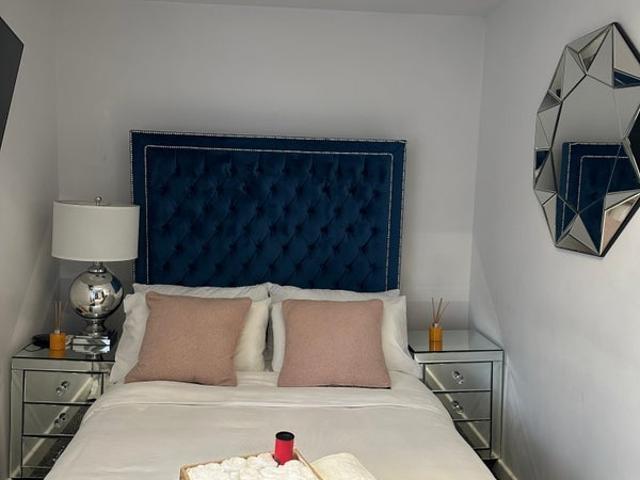 Room at Parkway, Salford