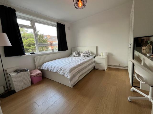 Room at Parkwood, Greater London