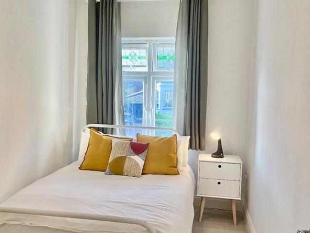 Room at Park Crescent, Greater London