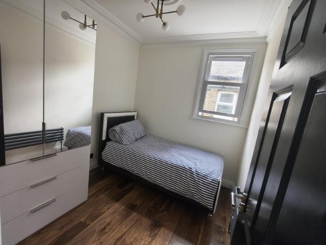 Room at Park Avenue, Greater London