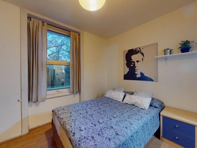 Room at Park Avenue, Greater London