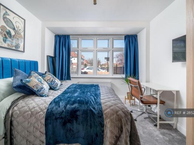 Room at Park Avenue, Greater London