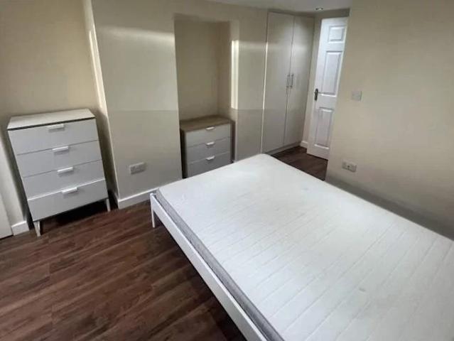 Room at Park Avenue, Leeds