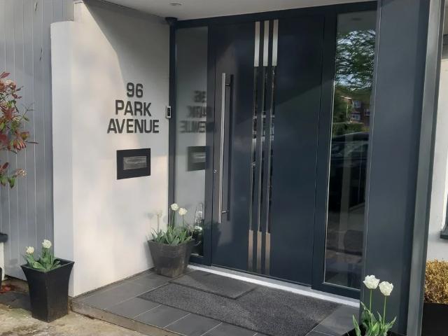 Room at Park Avenue, Thanet