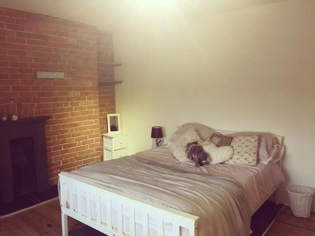 Room at Park Street, Guildford