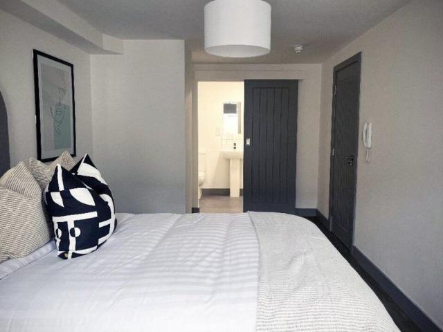 Room at Park Street, Shaw