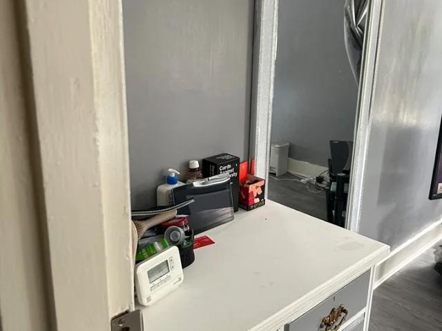 Room at Park Road West, Bedford