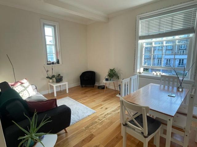 Room at Park Road, City of Westminster