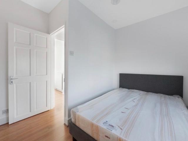 Room at Park Road, Greater London
