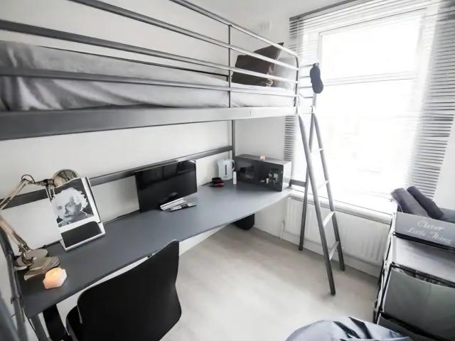 Room at Park Road, Greater London