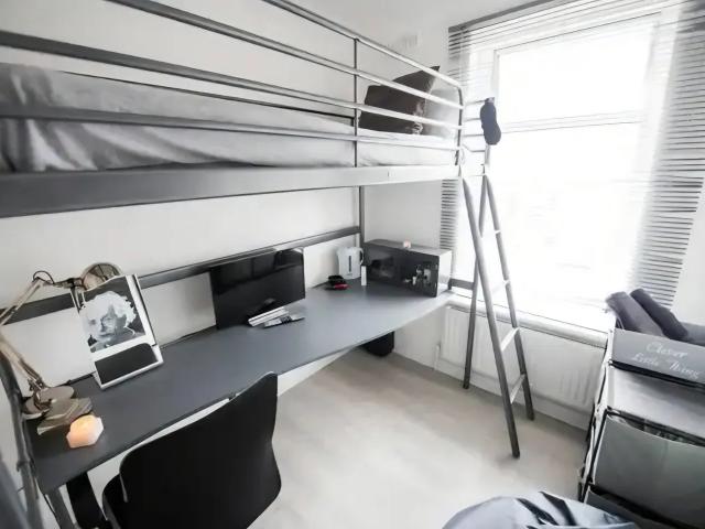 Room at Park Road, Greater London