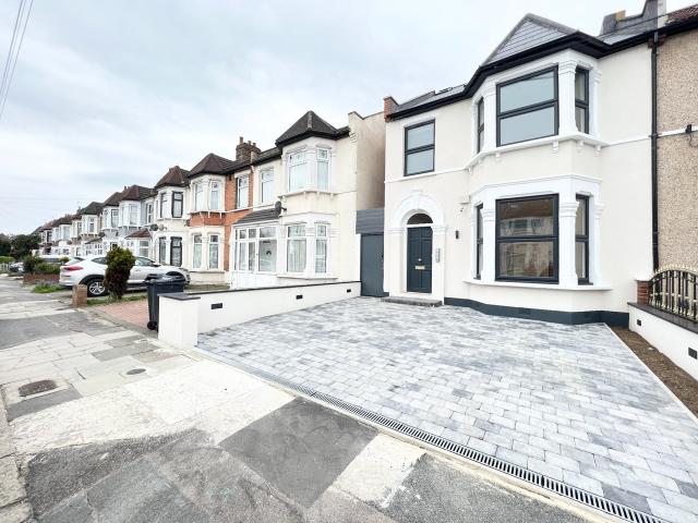 Room at Park Road, Greater London