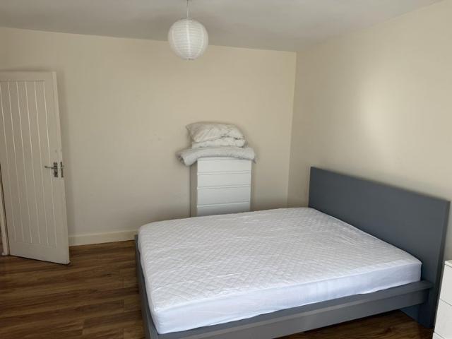 Room at Park Road, Greater London