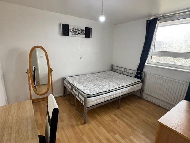 Room at Park Road, Greater London