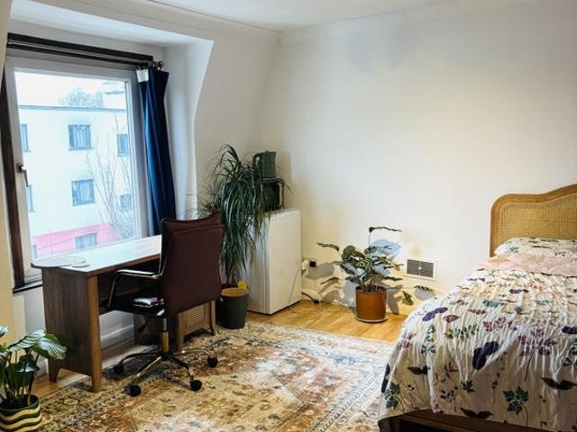 Room at Park Road, Greater London