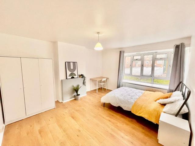 Room at Park View, Greater London