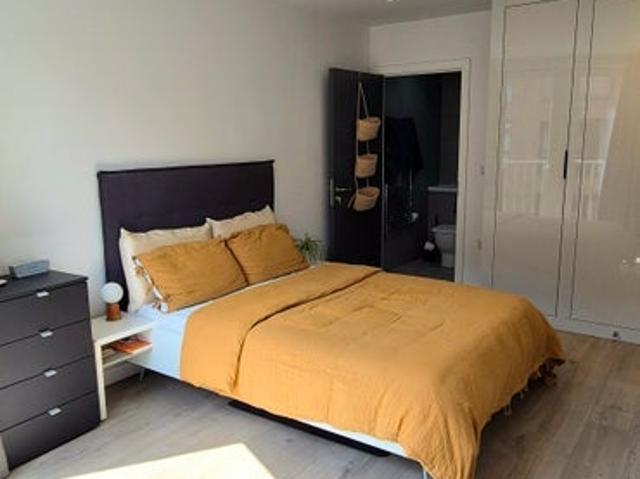 Room at Parkes Street, Greater London