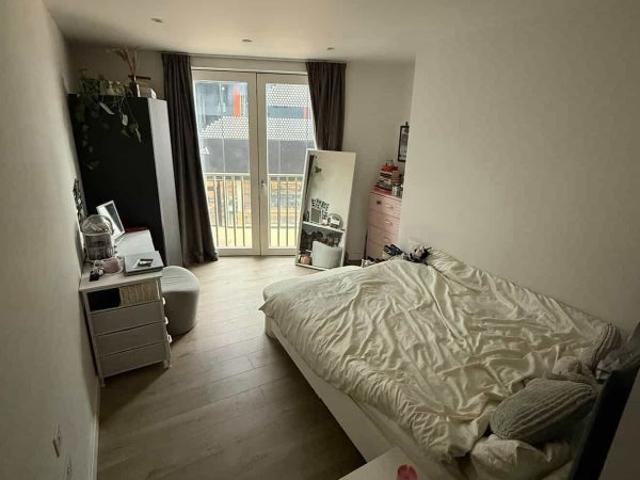 Room at Parkes Street, Greater London