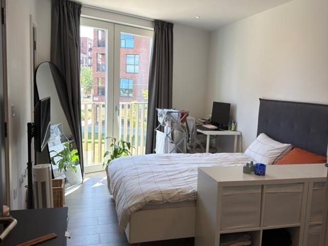 Room at Parkes Street, Greater London
