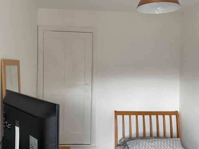 Room at Parker Road, Greater London