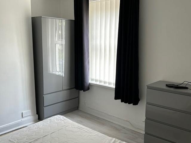 Room at Parkfield Place, Cardiff