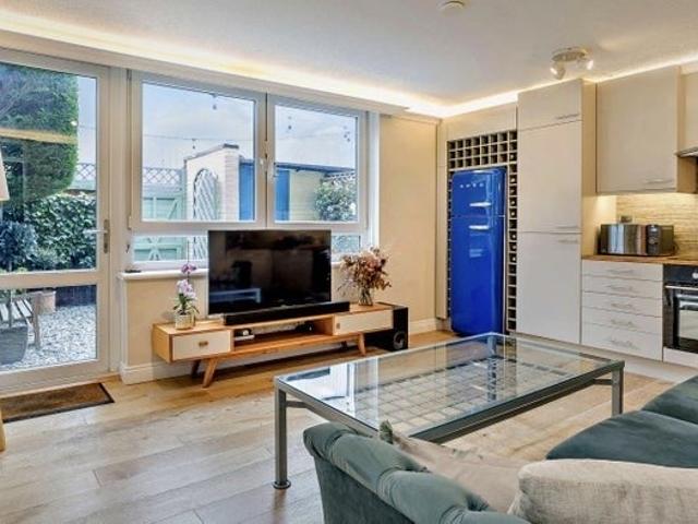 Room at Parkham Street, Greater London