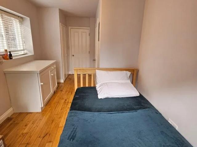 Room at Parkland Road, Greater London