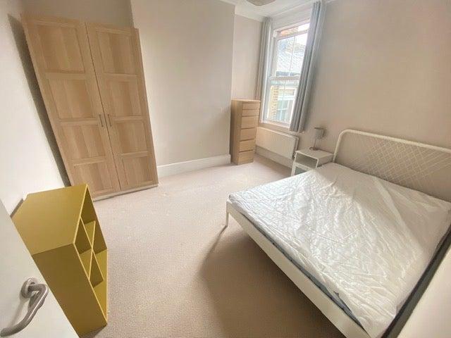Room at Parkleigh Road, Greater London