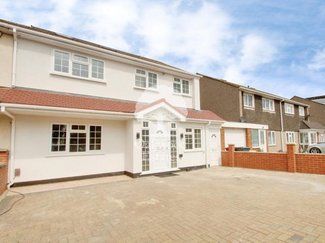 Room at Parlaunt Road, Slough