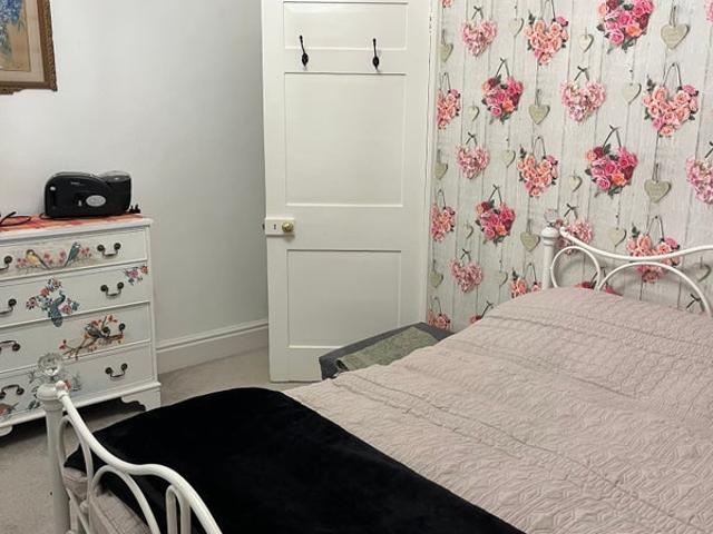 Room at Parliament Lane, Burnham