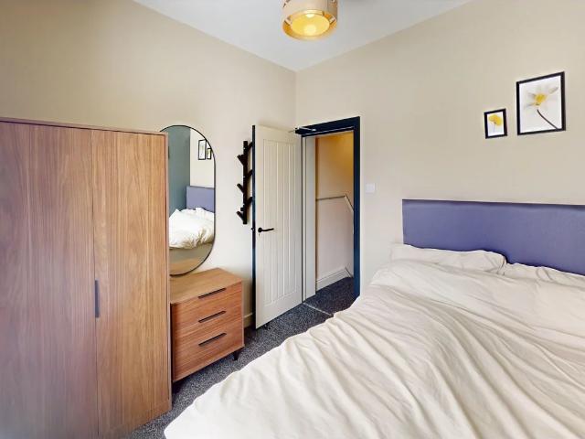 Room at Parrin Lane, Salford