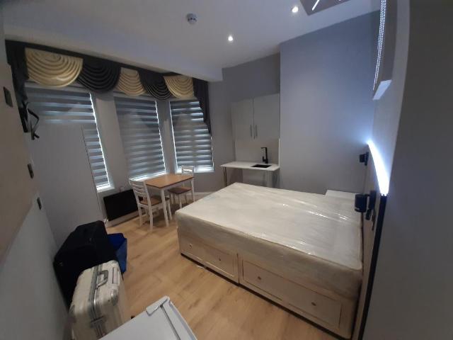 Room at Parsons Green, Greater London