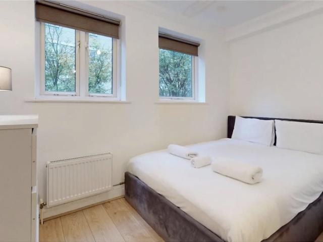 Room at Paton Street, Greater London