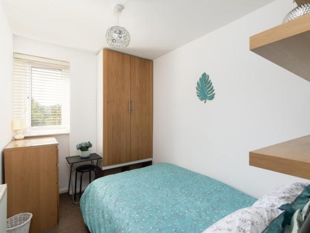 Room at Path to northern end of pond, Greater London
