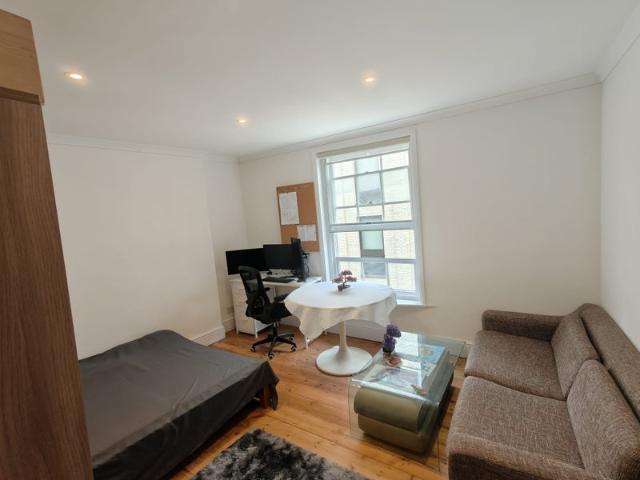 Room at Paul Street, Greater London