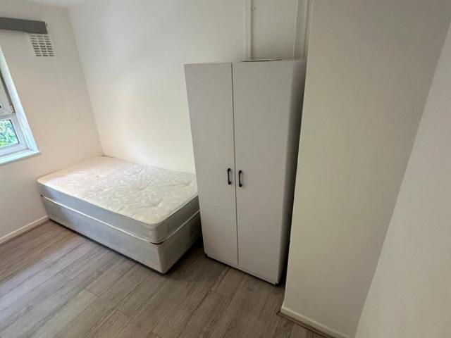 Room at Paul Street, Greater London